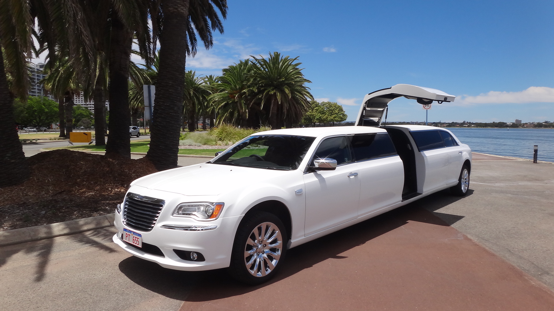 Chrysler Limo Hire Perth, Western Australia | Limousine Royalty
